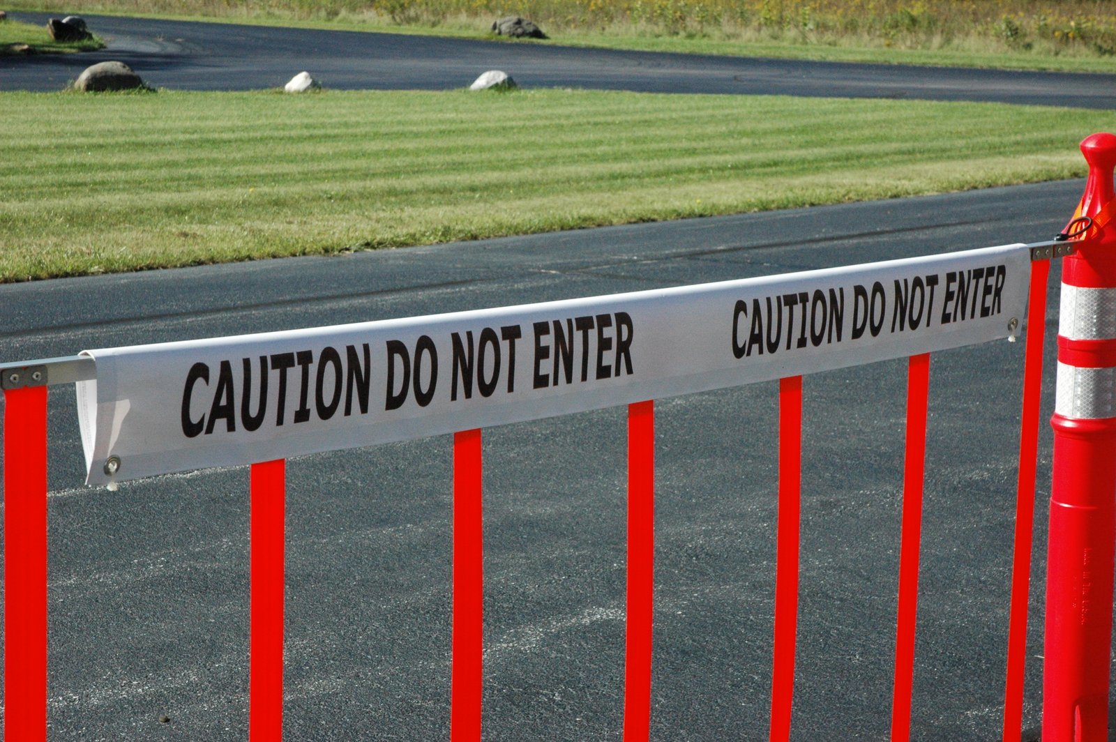 Safety Products Inc - Roll Up Barrier Fence